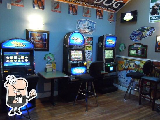 Top Dog Sports Grill, Salem - Restaurant menu, prices and reviews