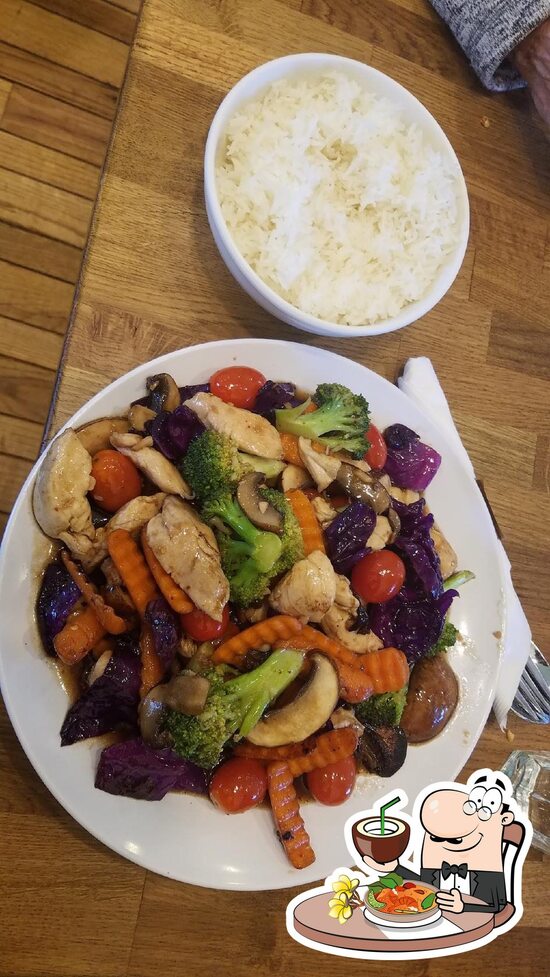 EAT Thai Cafe, 409 Riverwood Dr in Bismarck - Restaurant menu and reviews