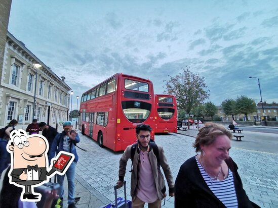 Beezoos, Greenwich Railway Station in London - Restaurant reviews