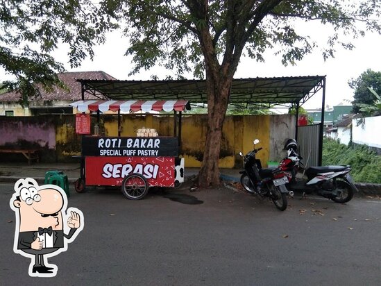Menu at Roti Bakar Serasi, Lumajang