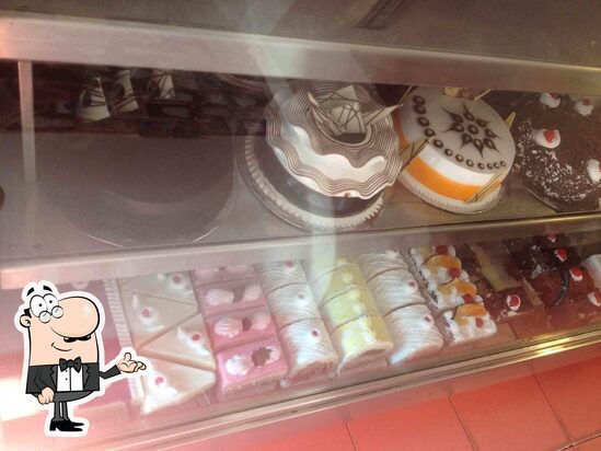 Cream 'N' Crust, Surat - Restaurant menu, prices and reviews