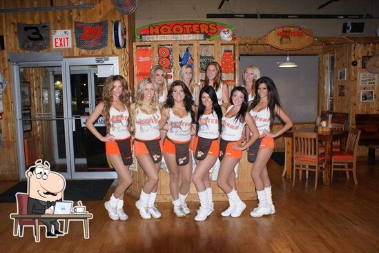 Hooters, Hamilton - Restaurant menu, prices and reviews
