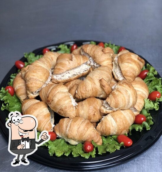 Alex Farms Hickory Smoked Chicken Salad and BBQ Olive Branch in Olive ...