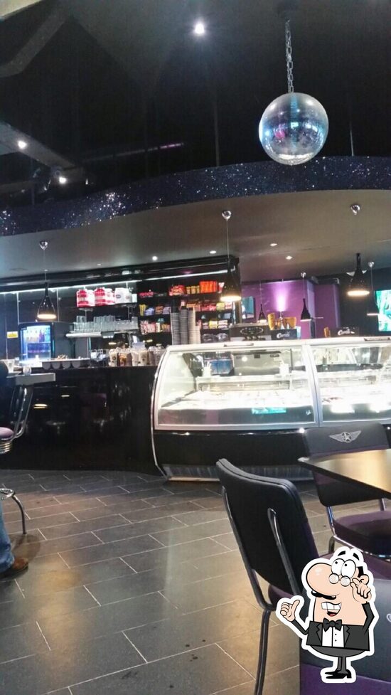 Creams Cafe Reading, Reading - Restaurant menu, prices and reviews