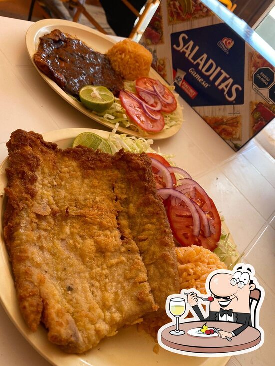 Menu at Mariscos Zihua’s restaurant, Santiago de Querétaro