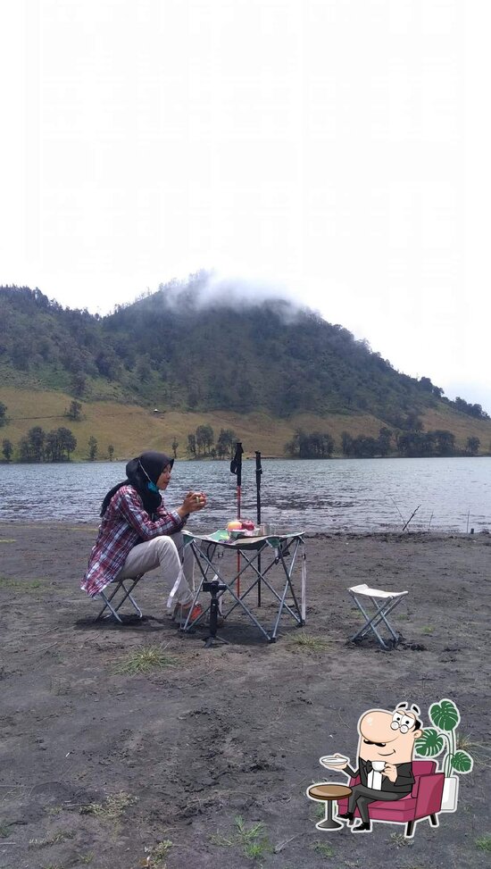 Club_Phut Cafe & Resto, Mataram