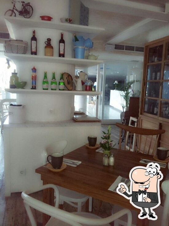 MEJA Restaurant & Bar, Mengwi - Restaurant menu, prices and reviews