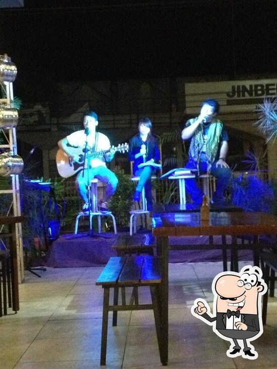 Chic-Boy restaurant, Tarlac City, FHMW+M7J
