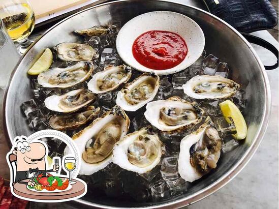 Carta del pub y bar The Watch Rooftop Kitchen and Spirits, Charleston