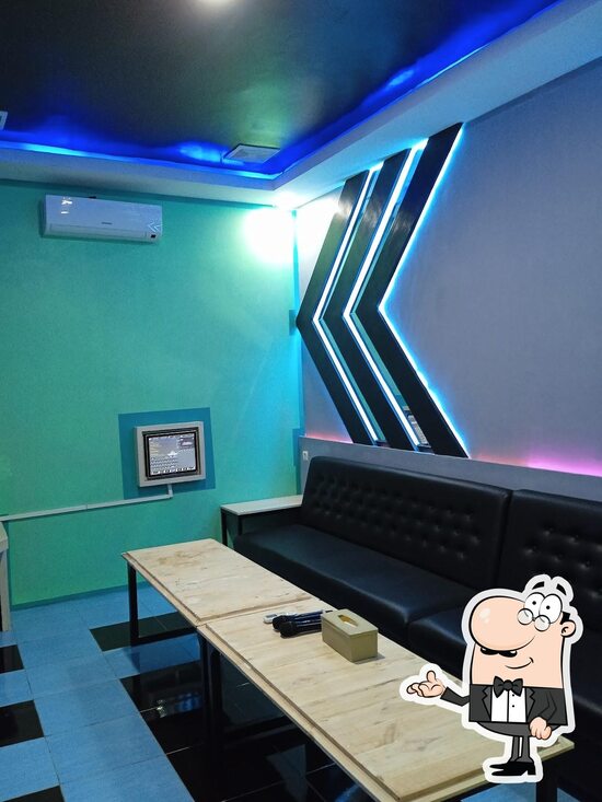 Royal Crown (Bar Resto dan Karaoke), Magelang - Restaurant reviews