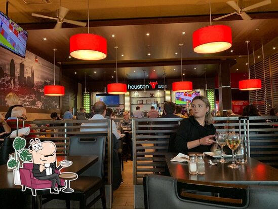 Houston Avenue Bar & Grill - Aéroport de Montréal (YUL), Dorval ...