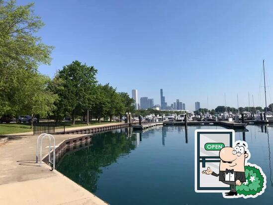 Boat Drinks Bar & Grill in Chicago - Restaurant menu and reviews