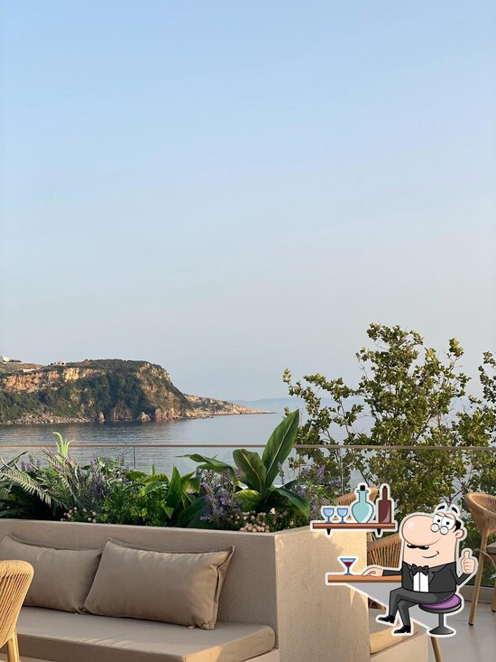 Thèa Rooftop Bar, Himarë - Menu du restaurant et commentaires