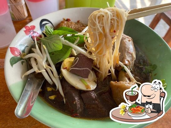 Ресторан เกี๋ยวเตี๋ยวไก่ตุ๋นมะระ (Kuai Tiao;Thai Noodle), Та Пхо ...