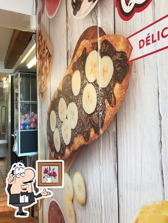 Queues de Castor- BeaverTails (Vieux Québec Petit Champlain), Québec ...