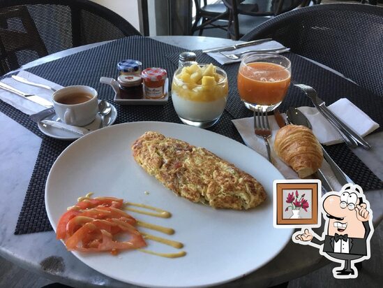 Menu au Café Bianca, Casablanca, Av. Habib Sinaceur