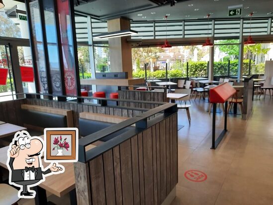 KFC Vlora restaurant, Vlorë - Restaurant reviews