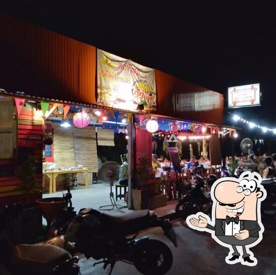 PIG STATION " สถานีหมู " at ปากทางวัดไทร, Nakhon Chai Si - Menú del ...