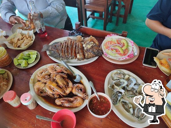 Menu at Palapa El Compa Trini restaurant, Minatitlán