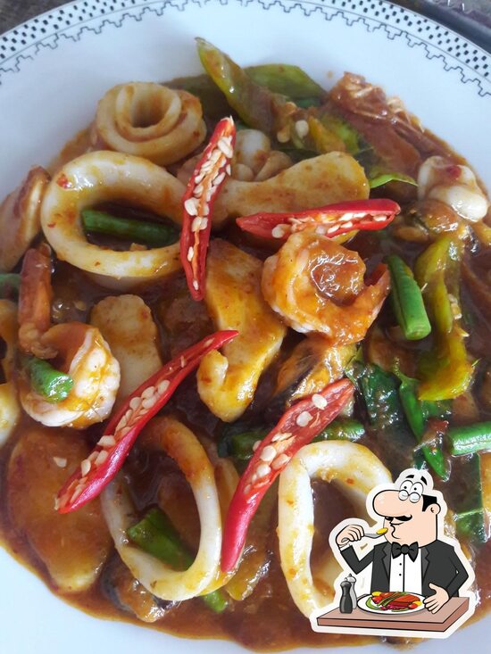 Menu at Lab Loong Oat Restaurant for Somtum Spicy Papaya Salad, Mae Sot