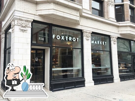 Foxtrot, 114 W Chicago Ave in Chicago - Restaurant reviews