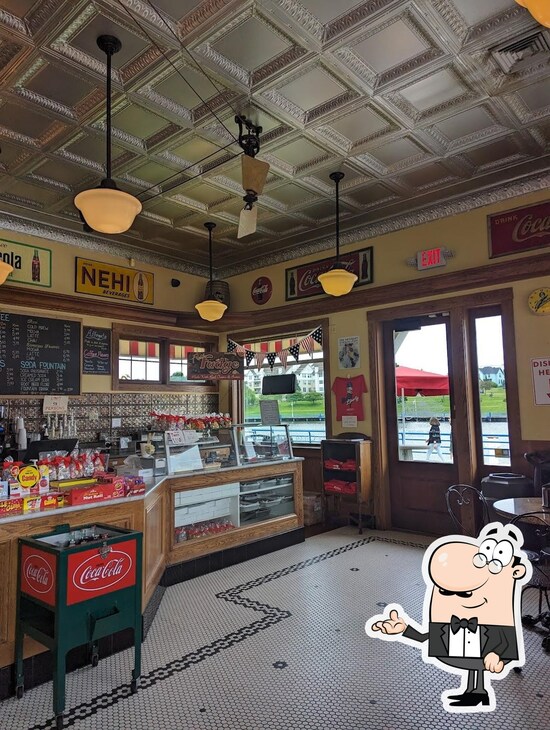 South Pier Parlor, Sheboygan - Restaurant menu, prices and reviews
