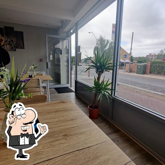 Bloom's Cafe, Romford - Restaurant menu, prices and reviews