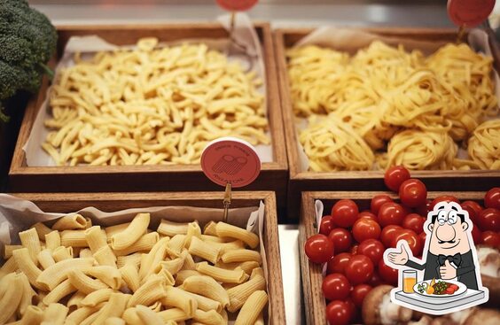 Tra La Pasta Fresca - Mercado Bom Sucesso restaurant, Porto ...