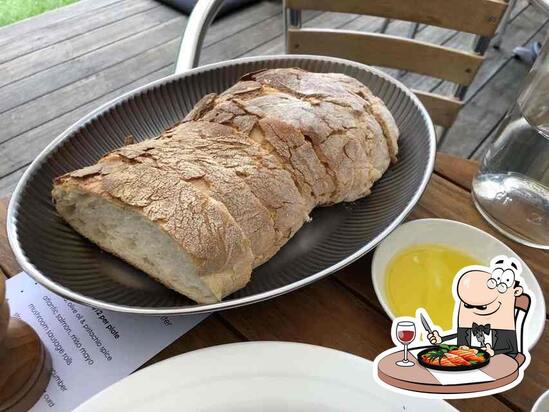 Foxeys Hangout in Red Hill - Restaurant menu and reviews