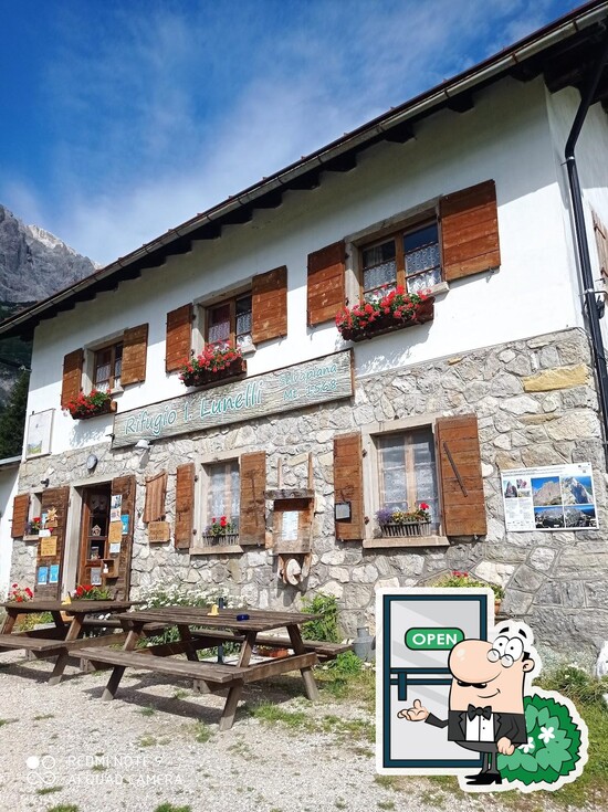 Rifugio Italo Lunelli nel Gruppo Popera-Dolomiti del Comelico, Italien ...