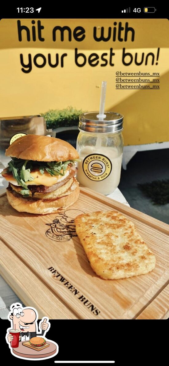 Menu at Between Buns restaurant, Cancún