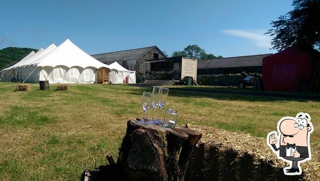 Y Dafarn Deithiol - The Travelling Tavern Caernarfon, Dinas Dinlle ...