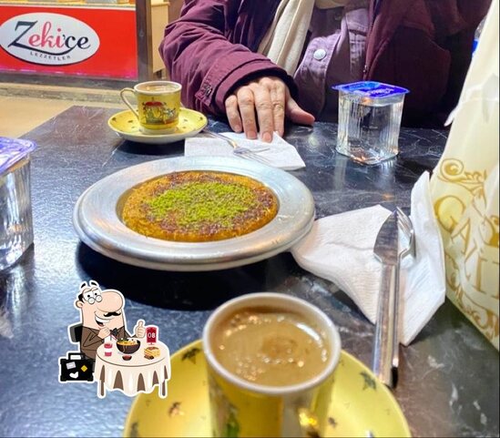 Zeki Ce Lezzetler Künefe Baklava Dondurma Cafe, Sapanca - Restaurant ...