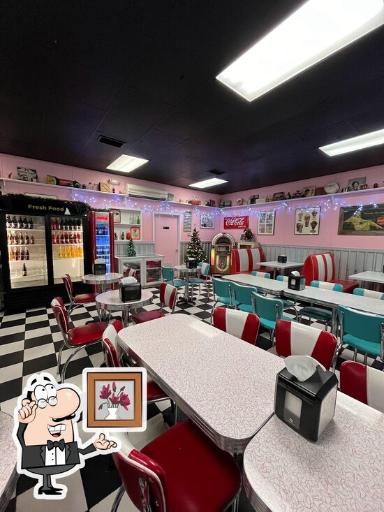 Holly Hop Ice Cream Shoppe in Lubbock - Restaurant menu and reviews