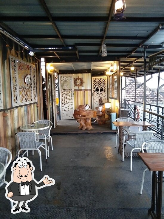 Menu at House of Pinisi cafe, Sidoarjo