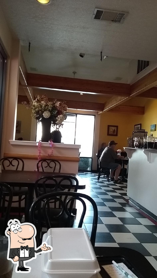 Toni's Courtyard Café in Merced - Restaurant reviews