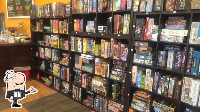 Round Table Board Gamerie, Lethbridge - Restaurant menu, prices and reviews