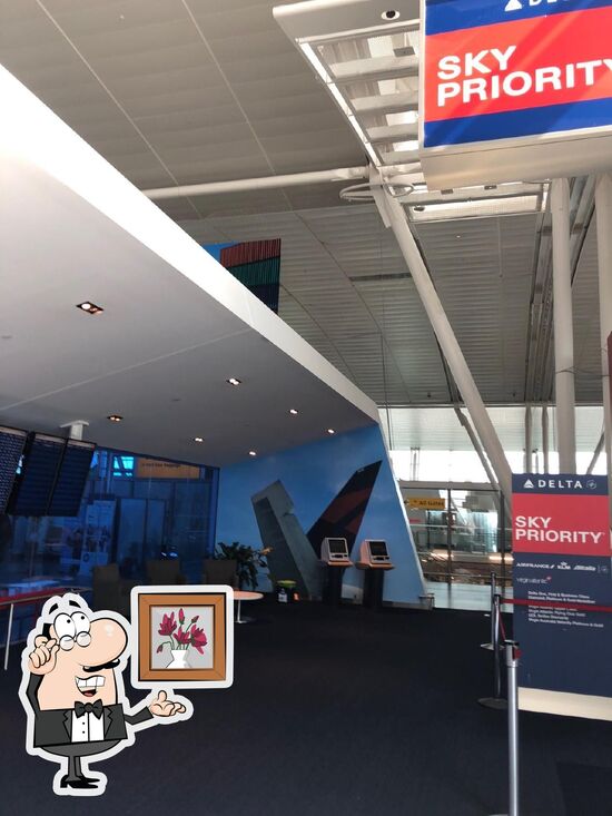 Delta Sky Priority Check-in Lounge in New York City - Restaurant reviews