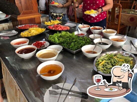 Menu at Tùng Bachs restaurant, Ninh Binh