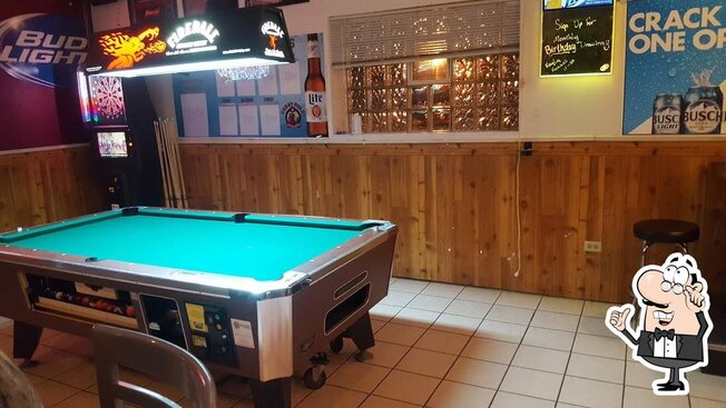Cubby Hole Bar & Grill, Green Bay - Restaurant menu, prices and reviews