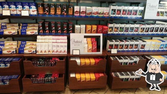 Lindt Chocolate Shop, Boston, Copley - Restaurant menu, prices and reviews