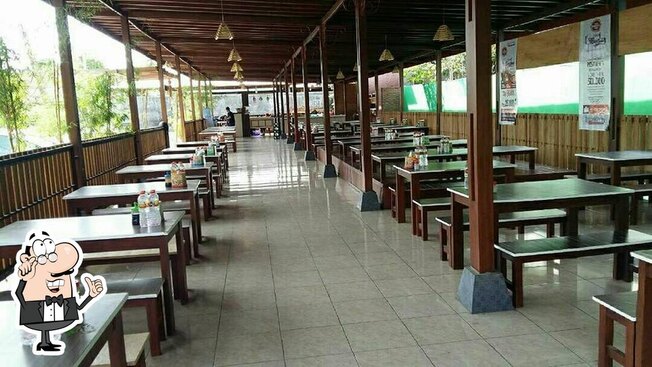 Radja Penyet Mas Fais restaurant, Palu - Restaurant reviews