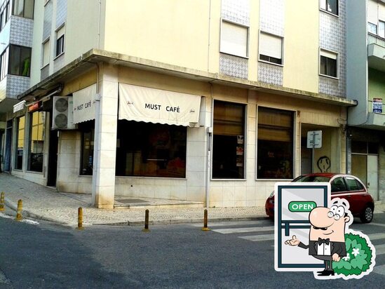 Menu em Must Café, Lisboa, R. Q.ta do Almargem 7B