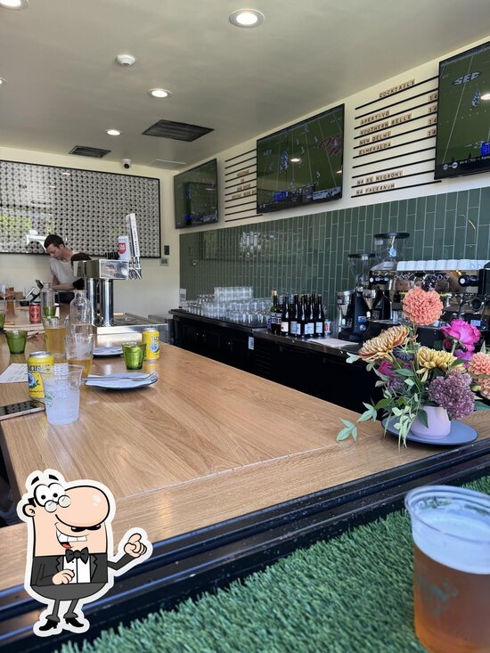 Dog Daze Social Club, Washington - Restaurant menu, prices and reviews