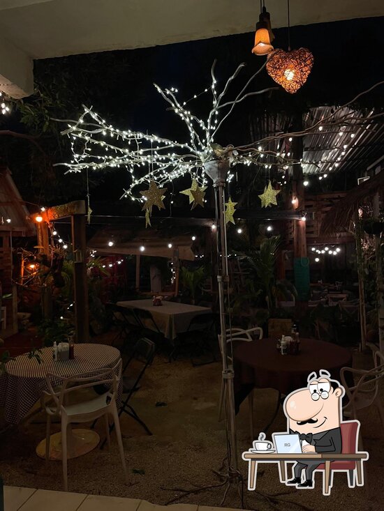 Yolis pizza, Cancún - Restaurant menu, prices and reviews