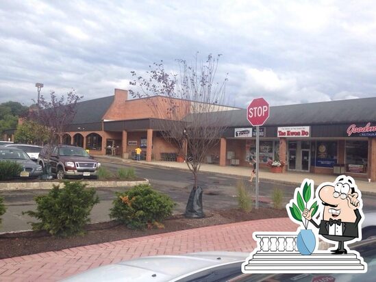 Berkeley Square, Berkeley Heights - Restaurant menu, prices and reviews