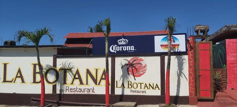 Menu at La Botana Mina restaurant, Minatitlán