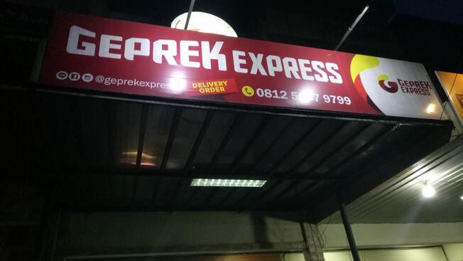 Geprek Express restaurant, Samarinda, G45H+PW7 - Restaurant reviews