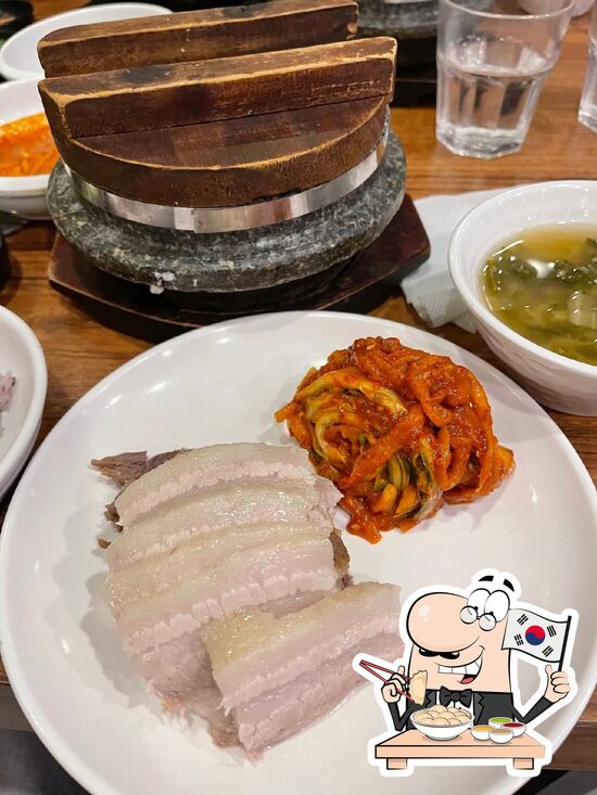 Sigol Bossam & Gamja Ongshimi Sangam restaurant, Seoul, 400 World Cup ...