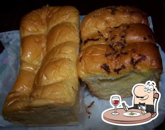 Toko Roti Panca Warna, Purwokerto - Restaurant reviews